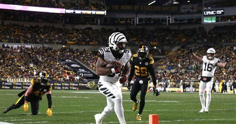 Week 12 Waiver Wire Fantasy Footballs Top Pickups And Breakout