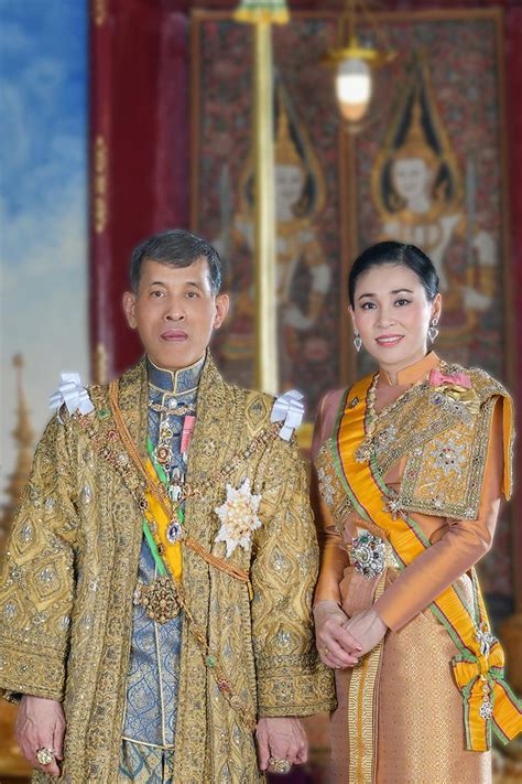 พระบรมฉายาลักษณ์ ในหลวง ร 10 เป็นสิริมงคล ภาพพระราชทาน เปิดให้ดาวน์โหลด