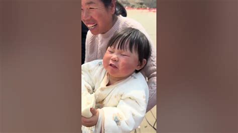 真不愧是河南姑娘，就爱啃大馒头藍！越养就越上头的人类幼崽 爱吃馒头的宝宝 骗你生女儿 吃货宝宝 Youtube