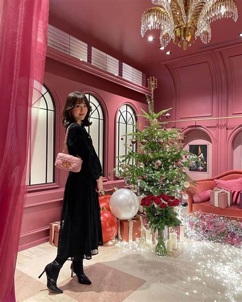 磯田彩実さんのインスタグラム写真 磯田彩実instagram「 𝖧𝖤𝖱 𝖫𝖨𝖯 𝖳𝖮 𝖧𝖮𝖫𝖨𝖣𝖠𝖸 𝟤𝟢𝟤𝟤 𝗂𝗇 𝖳𝖮𝖪𝖸𝖮