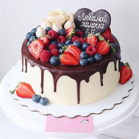 Ванильный #торт с огромным количеством ягод внутри и снаружи # ...