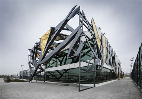 Galería De 15 Increíbles Proyectos Diseñados Con Acero 1