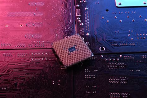 회로 기판 마더 보드 배경에 컴퓨터 Cpu 프로세서 칩 클로즈업 빨간색파란색 조명 Cpu에 대한 스톡 사진 및 기타 이미지 Cpu 과학 데스크탑 컴퓨터 Istock