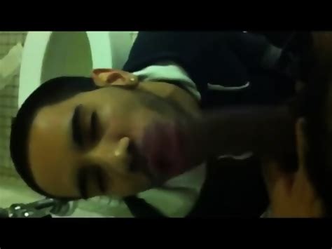 Chupando Rol O No Banheiro Sexo Oral Amador