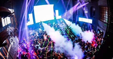 What Is The Nightlife Like In Bangkok Holiday Landmark