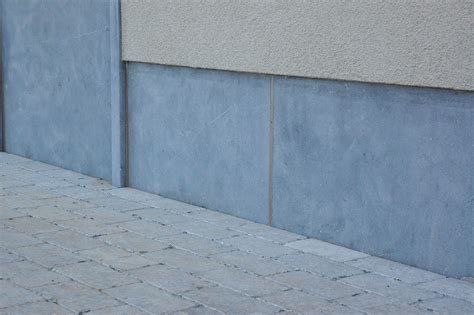 Crépi Ou Enduit De Façade Avec Un Soubassement En Pierre Bleue