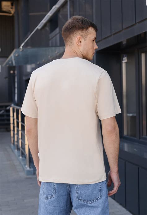 Футболка чоловіча Staff Milk Basic молочного кольору базова однотонна брендова ціна