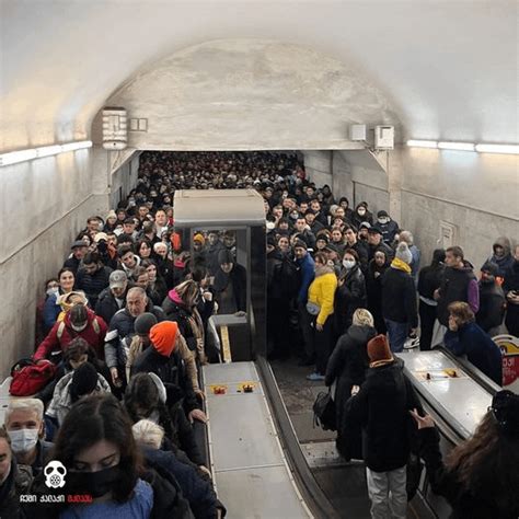 რა კარგია ამდენი ადამიანი რომაა ერთმანეთს ათბობენ