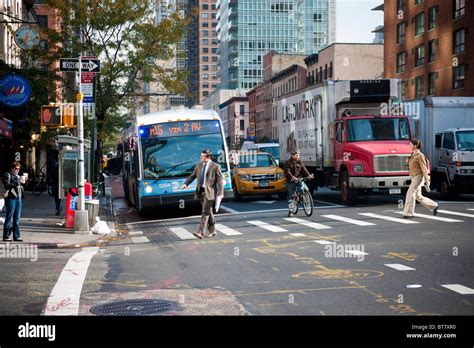 Select Bus Service Bus On Second Avenue In Midtown In New York Stock