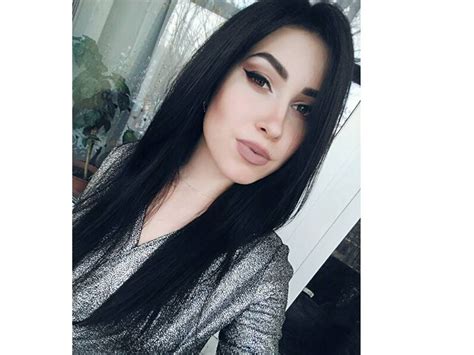 Female Profile And Live Cam Show Skyprivate