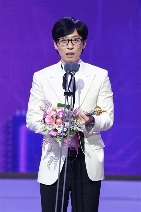 Sbs 연예대상 받고도 민망했던 유재석 동시간대 예능 시청률 1위 네이트 뉴스