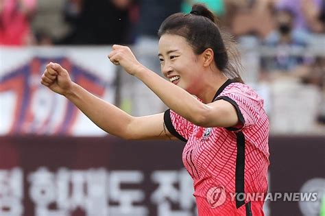 기뻐하는 최유리 연합뉴스