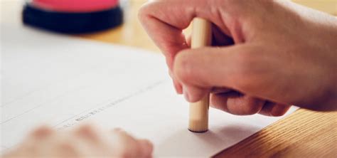 押印と捺印はどう違う？言葉の意味と使ってもいい印鑑を徹底解説 どう違う？
