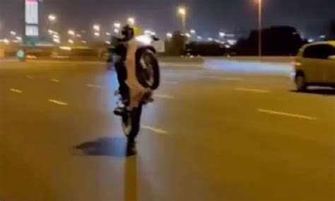اوور اسپیڈ اور خطرناک اسٹنٹ دکھانے پر موٹر سائیکل سوار پر 37 لاکھ 80