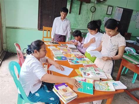 ငပလီမြို့၌ စာဖတ်ရှိန်မြှင့်တင်ရေး ရွေ့လျားစာကြည့်တိုက် Mobile Libraryဖ