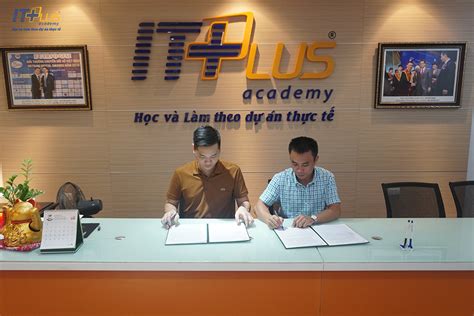 LỄ KÝ KẾt HỢp TÁc GiỮa Itplus Academy VỚi CÔng Ty CỔ PhẦn Segu ViỆt Nam