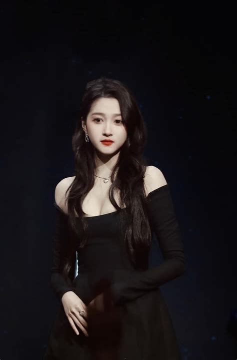 Guan Xiao Tong Breathtaking Stunning Character Inspiration Seduction Flair Feminine Elegant