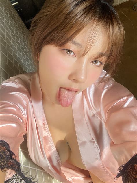 Iris On Twitter Wanna Play With My Tongue Https T Co AME XZlmW Twitter