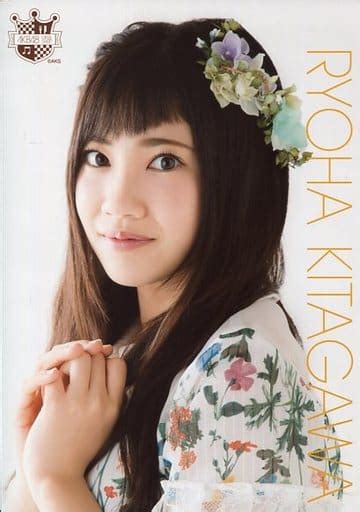 駿河屋 北川綾巴バストアップ・白に花柄衣装akb48 Cafe ＆ Shop限定 A4サイズ生写真ポスター 第106弾（女性生写真）