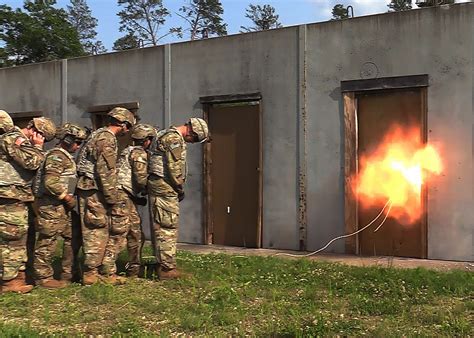 469th Engineer Company Soldiers Explode Into Action Us Army Reserve