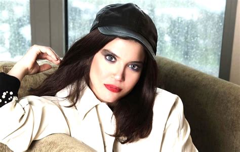 Feyza Civelek Kimdir Kadın Rehberim