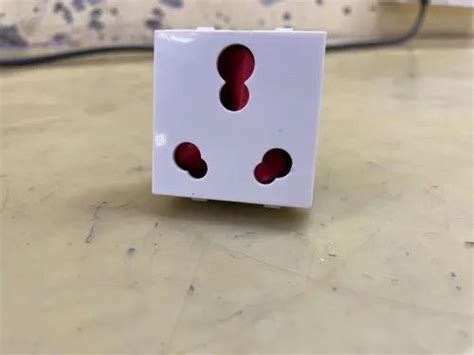 6 And 16 White 6 16A Multi Socket With Shutter For Electric Fittings 5 PIN At 190 Piece