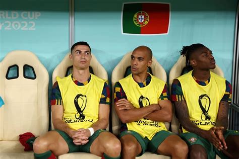 کریستیانو رونالدو روی نیمکت تیم ملی پرتغال عکس طرفداری
