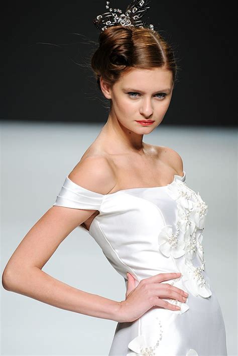 李承真 Lee Seung Jin 2012年春夏系列婚纱发布秀细节部分 Spring 2012 Bridal Collection 天天时装 口袋里的时尚指南