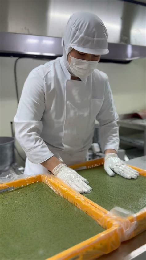 명가삼대떡집 진한 쑥향과 쫀득한 맛☘️ 당일생산을 원칙으로 오늘도 최상의 맛을 유지하기 위해서 정성을 담아 쑥 인절미를