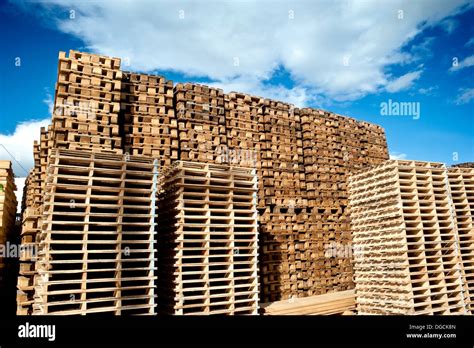 Stacking Pallets Hi Res Stock Photography And Images Alamy