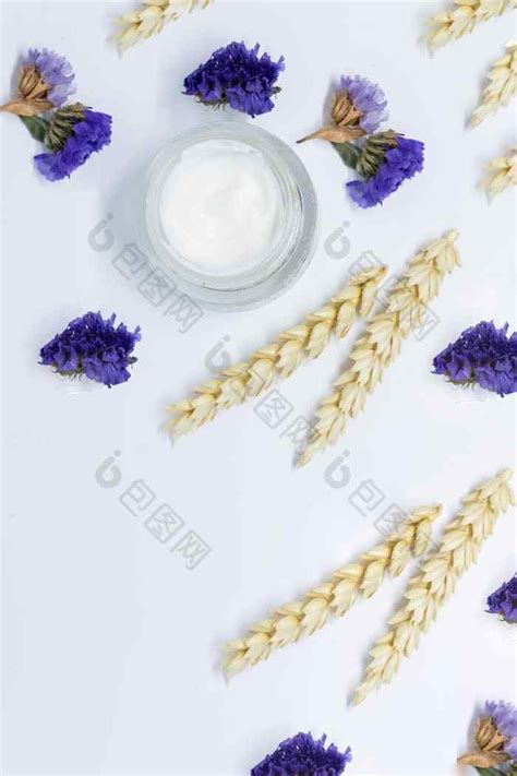 化妆品奶油开花小麦前视图孤立的白色背景豪 包图企业站