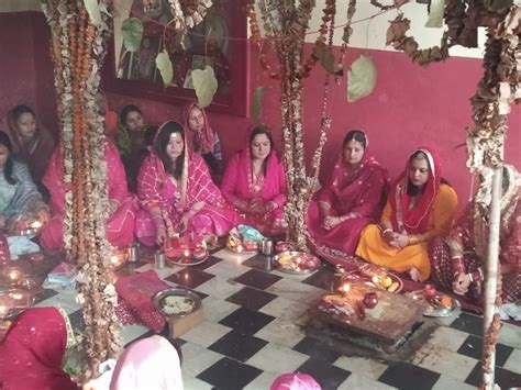 Suhagin Women Reached Temples On Karva Chauth Wishing Long Life Of