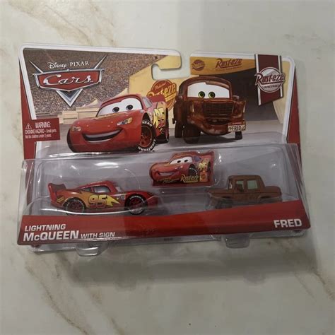 Disney Pixar World Of Cars Rust Eze Lightning Mcqueen With Sign Fred