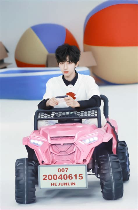 Tnt时代少年团贺峻霖tnt时代少年团宋亚轩 伤感说说吧