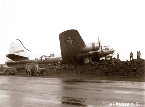 Asisbiz 43 38522 Boeing B 17g Fortress Lt Lg Claggett Involved In A