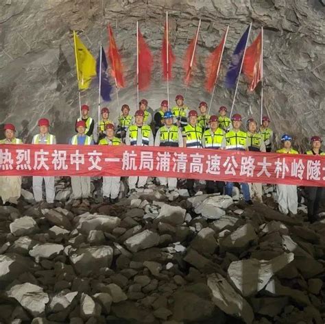 重磅！浦清高速公路大卜岭隧道（博白那林）双线贯通啦施工