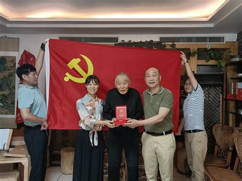 光荣在党50年——校工会走访慰问五十年以上党龄老党员 河南大学新闻网