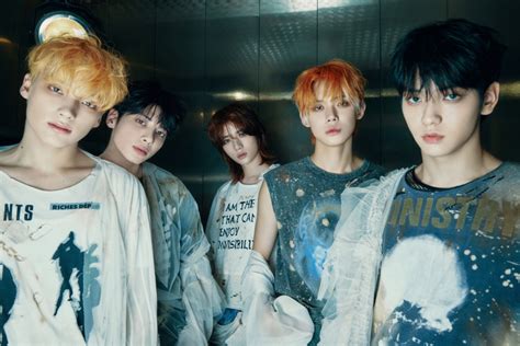 Txt Tops Oricons Daily Album Chart Enters Spotifys Global Chart With The Name Chapter
