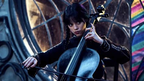 Mercredi Jenna Ortega Joue T Elle Vraiment Du Violoncelle Dans La Série