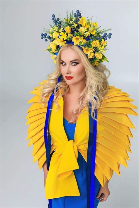 Pin By Helen Karpina On УКРАЇНСЬКЕ ВБРАННЯ 2 Floral Headdress