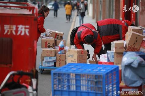 快遞員即將失業京東機器人 無人機配送員亮相預示著機器人逐步取代傳統人工勞力 每日頭條
