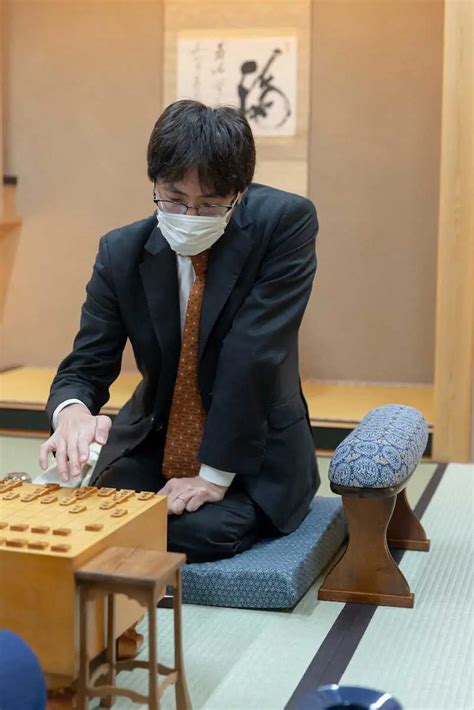 A級順位戦最終9回戦の一斉対局で菅井竜也八段と対局する広瀬章人八段（日本将棋連盟提供） スポニチ Sponichi Annex 芸能