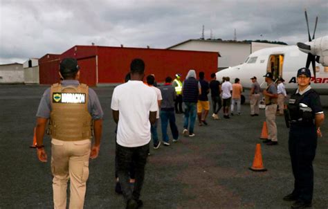 Migración deporta y expulsa a 43 colombianos Destino Panamá