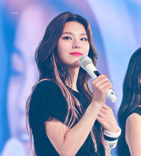 Yeji Itzy Aesthetic Icon ੈ♡˳