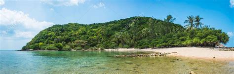 Vista Desde La Playa De Mae Haad Hasta La Idílica Bahía Con La Playa De