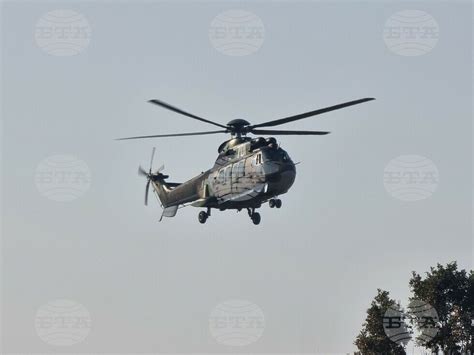 Общо четири хеликоптера и два самолета ще се включат в гасенето на