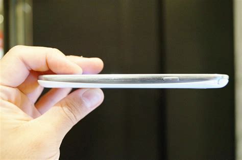 ドコモ夏の新機種「galaxy S Iii Sc 06d」速攻フォトレビュー、シリーズ初のおサイフケータイ対応 Gigazine