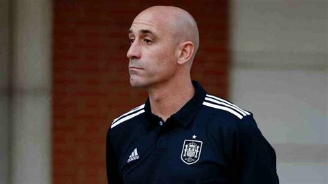 FIFA Suspende A Luis Rubiales No Puede Acercarse A Hermoso