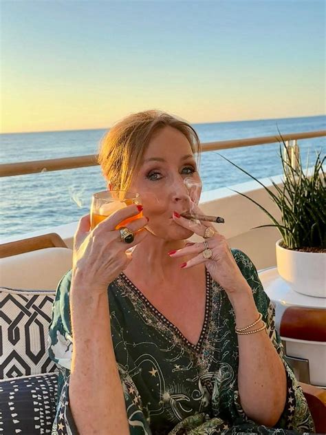 Jk Rowling Addresses Rumors Shell Fire Pro Trans Actors From Harry Potter Series