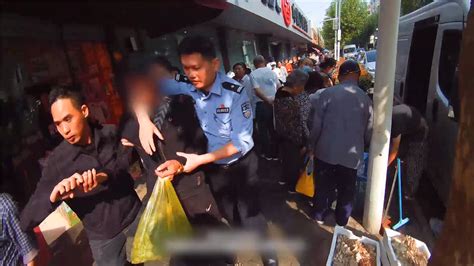 “莫伸手，伸手必被捉”，浦东警方破获一起扒窃案